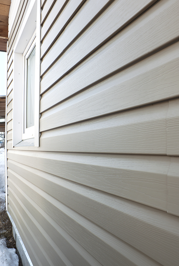 What to Know About Vinyl Siding :: Benefits & Maintenance