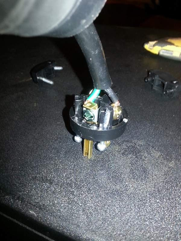 Replacing a Grounded Plug on a Space Heater || Building Moxie